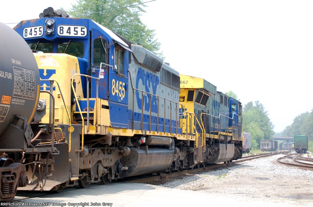 CSXT 667(AC60CW) & CSXT 8455(SD40-2) Built As UP 3030(SD40)
